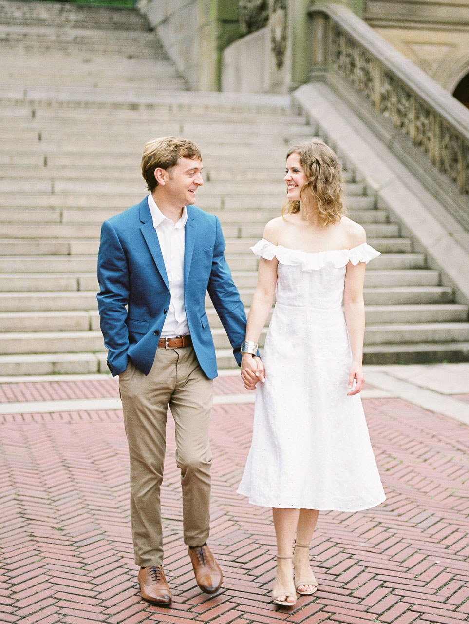 The Definitive Guide to Taking Amazing Engagement Photos
