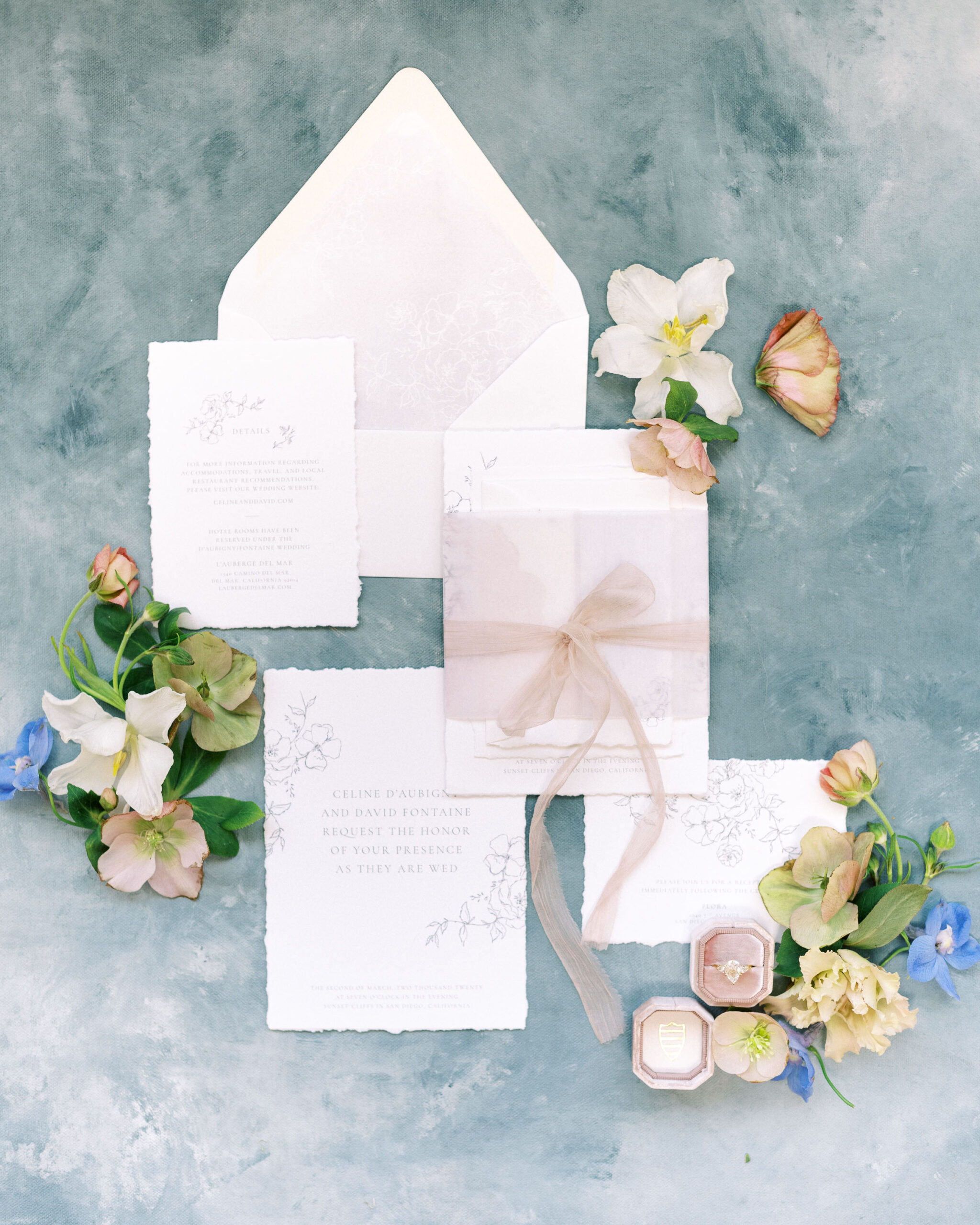 The Essential Guide to Incredible Bride Getting Ready Photos