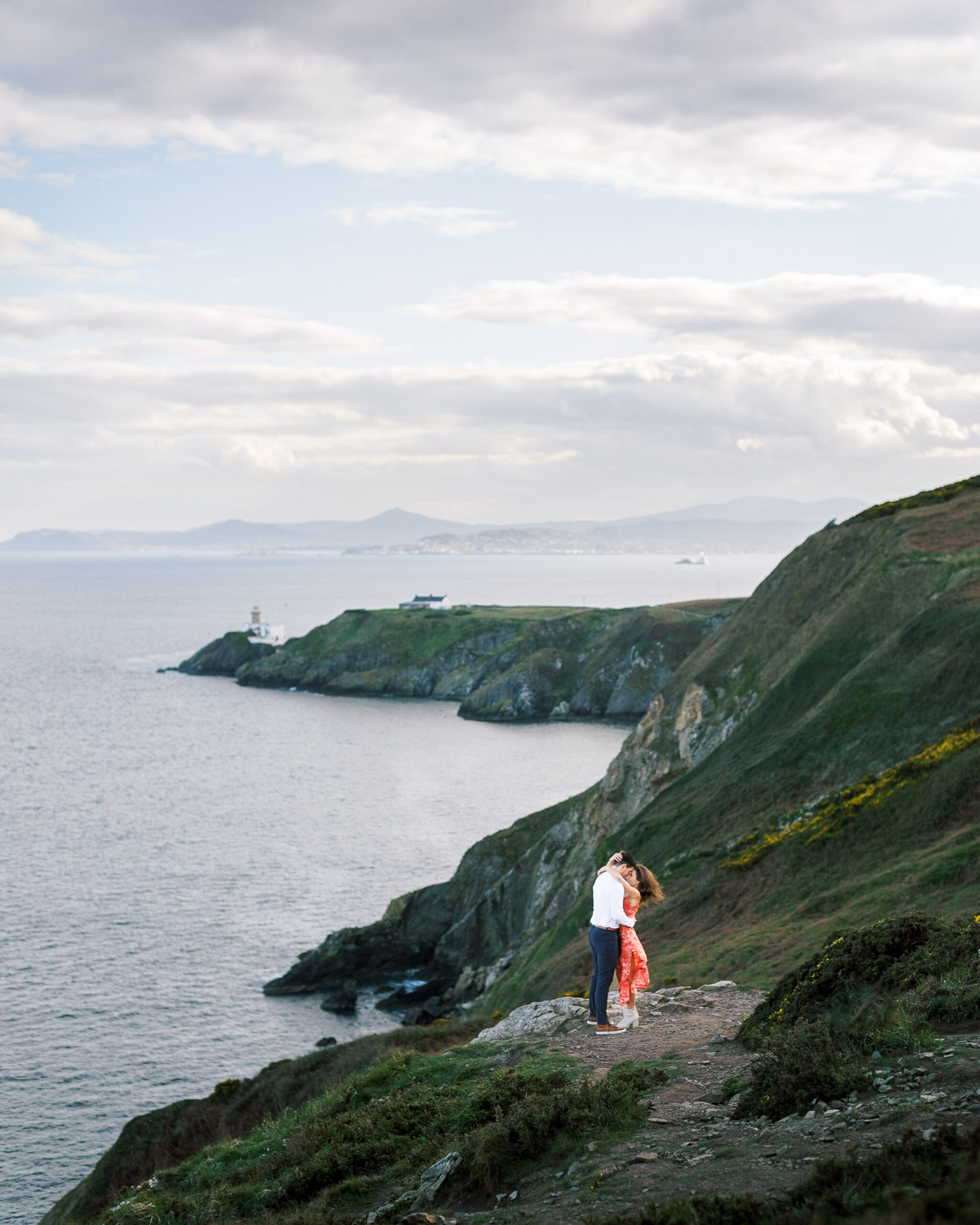 The Definitive Guide to Taking Amazing Engagement Photos
